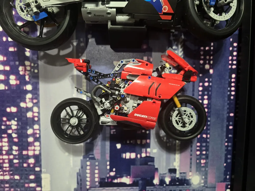 LEGOs 42107 Technic Ducati Panigale V4 R Wal Mount by MoranQ.pl ...