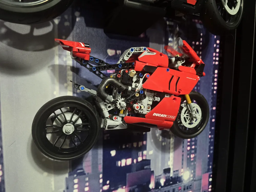 LEGOs 42107 Technic Ducati Panigale V4 R Wal Mount by MoranQ.pl ...