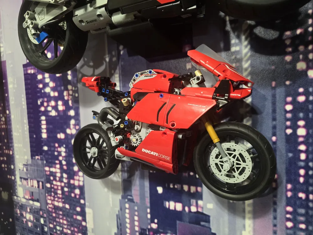 LEGOs 42107 Technic Ducati Panigale V4 R Wal Mount by MoranQ.pl ...