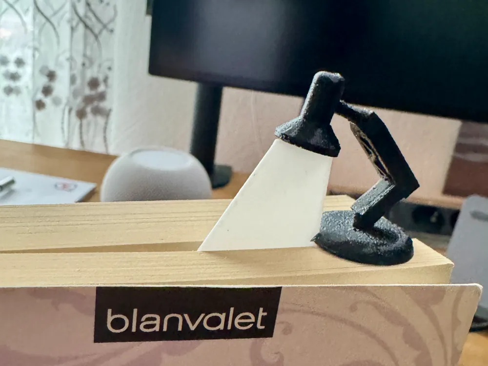 Desk lamp Bookmark by Müco Y. - MakerWorld
