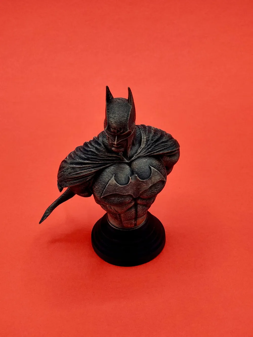 Batman en Busto. por Frenk MakerWorld: Descarga Modelos 3D Gratuitos