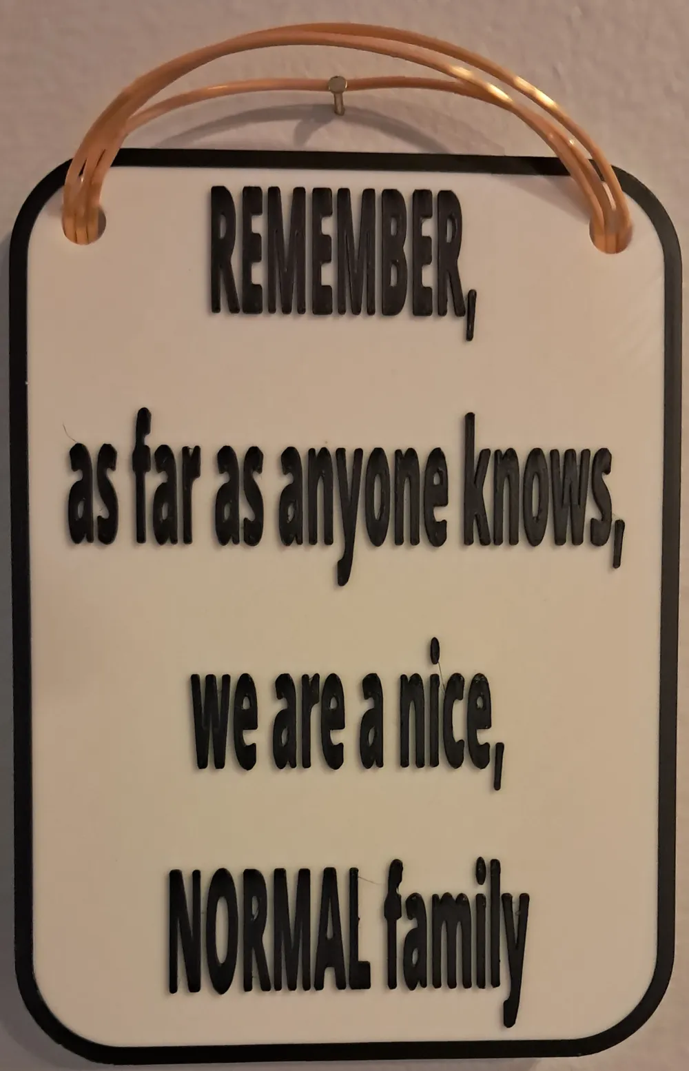 Une Famille Bien Normale (Bien sûr... que non !) – Panneau Amusant ...