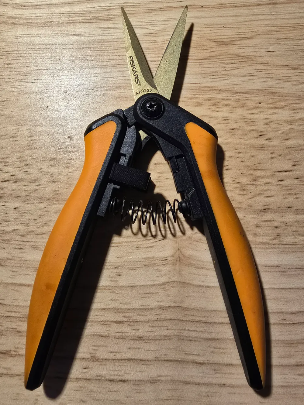 Fiskars Micro-Tip Pruning Shears Locking Mechanism by KindredHeritage ...