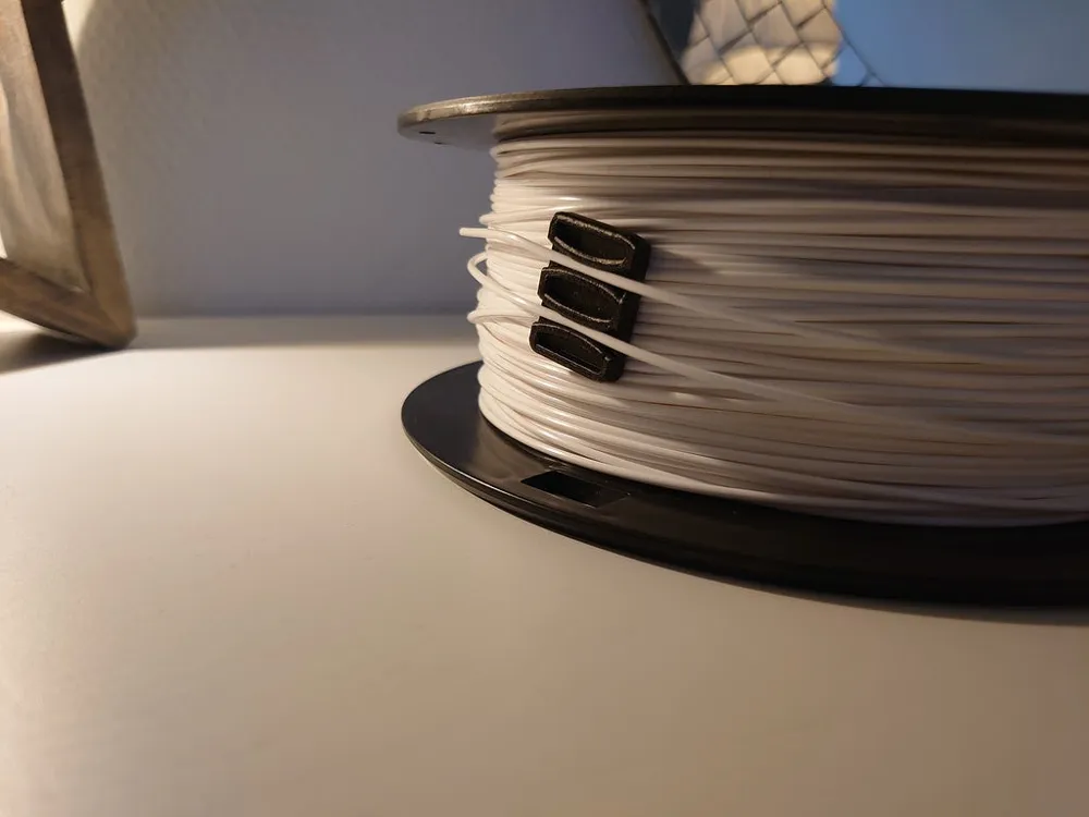 Filament Clip (Spring Loaded) by humebeam - MakerWorld