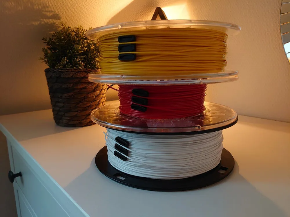 Filament Clip (Spring Loaded) by humebeam - MakerWorld