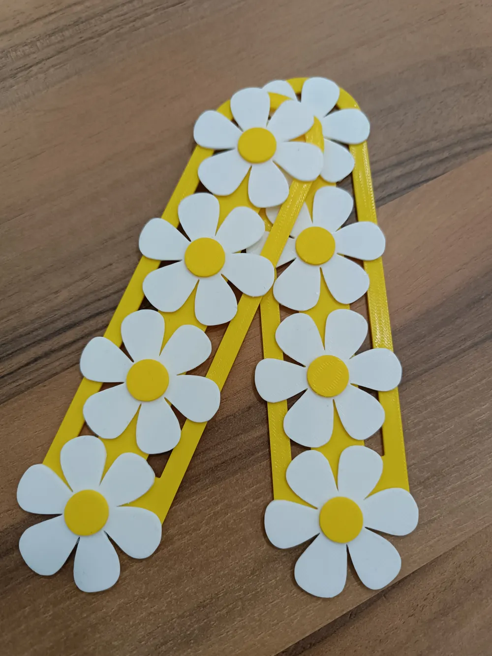 Daisy Flower Bookmark / Book Page Holder - Free 3D Print Model - MakerWorld