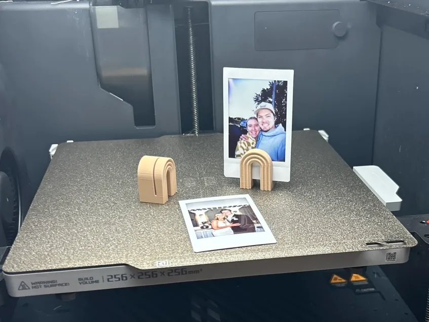 Polaroid Picture Stand - Tall Arches by Matthew Carlsen - MakerWorld