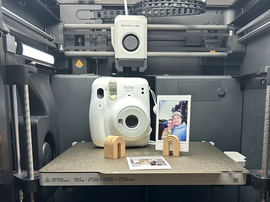 Polaroid Picture Stand - Tall Arches by Matthew Carlsen - MakerWorld