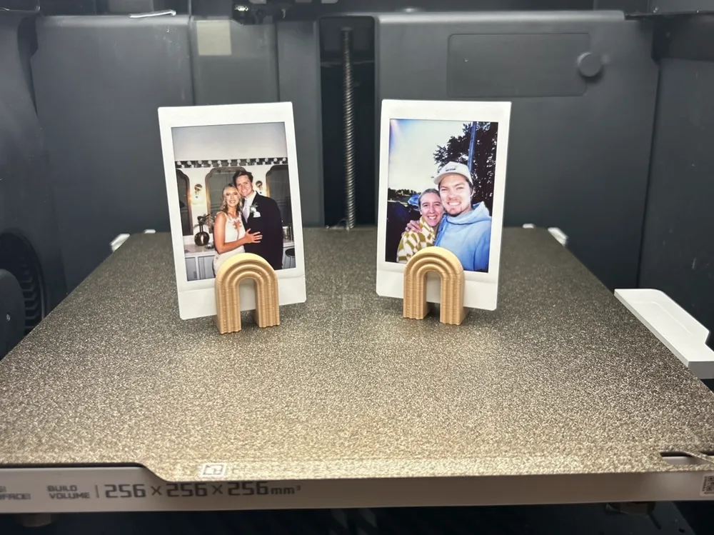 Polaroid Picture Stand - Tall Arches by Matthew Carlsen - MakerWorld