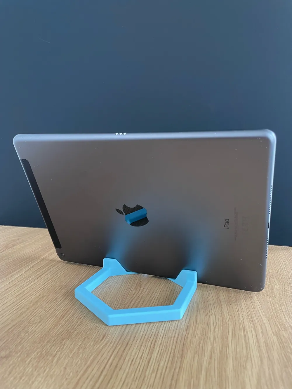 Hexagon iPad/Tablet Stand by mathiasdela - MakerWorld