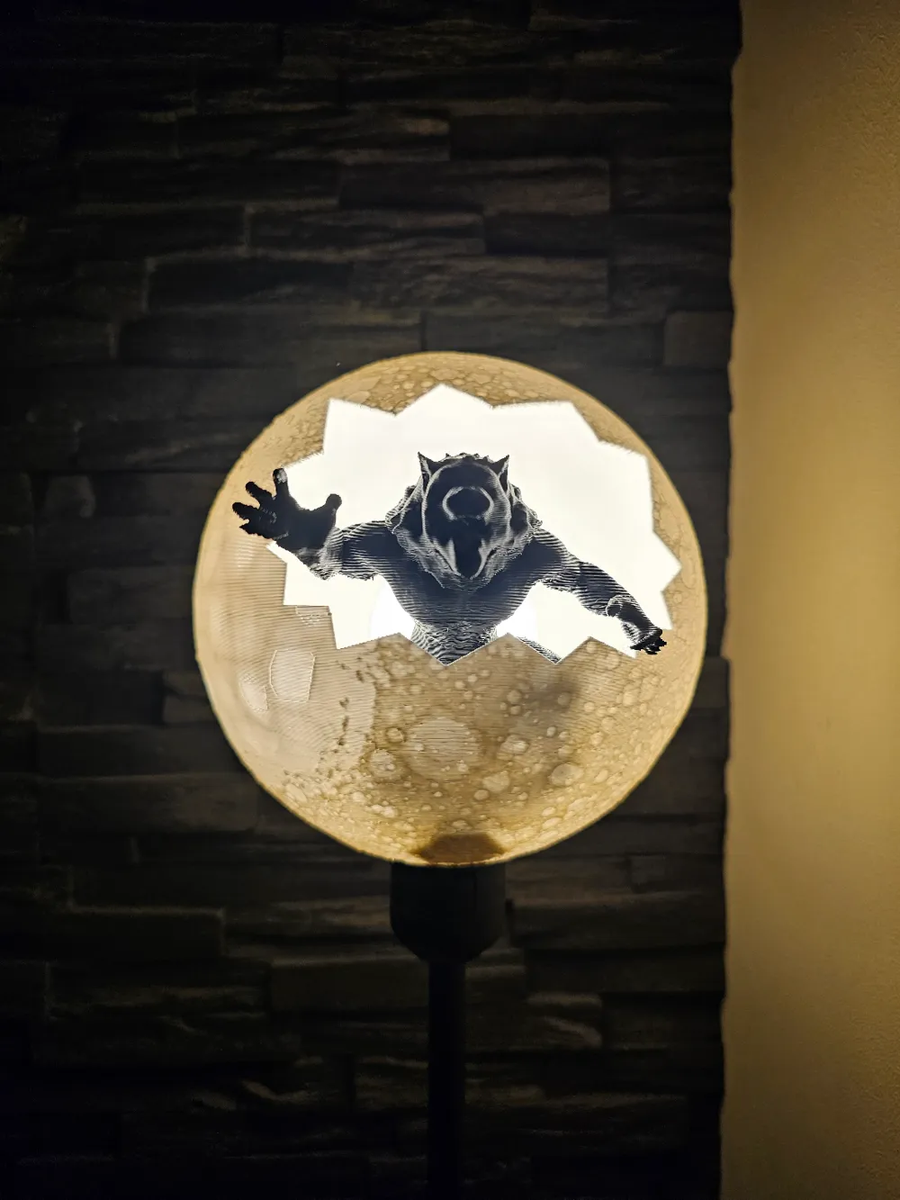 Werewolf escapes the moon lamp by void93 - MakerWorld