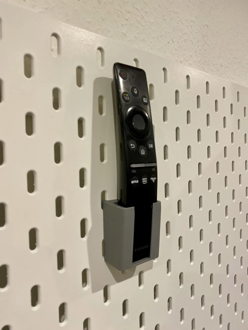 Samsung remote control holder for IKEA SKADIS by lucas16592 MakerWorld ...