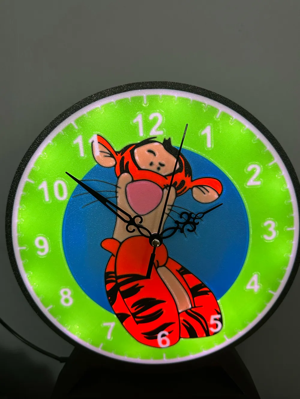 Tigger Lightbox Clock by extremes31 - MakerWorld