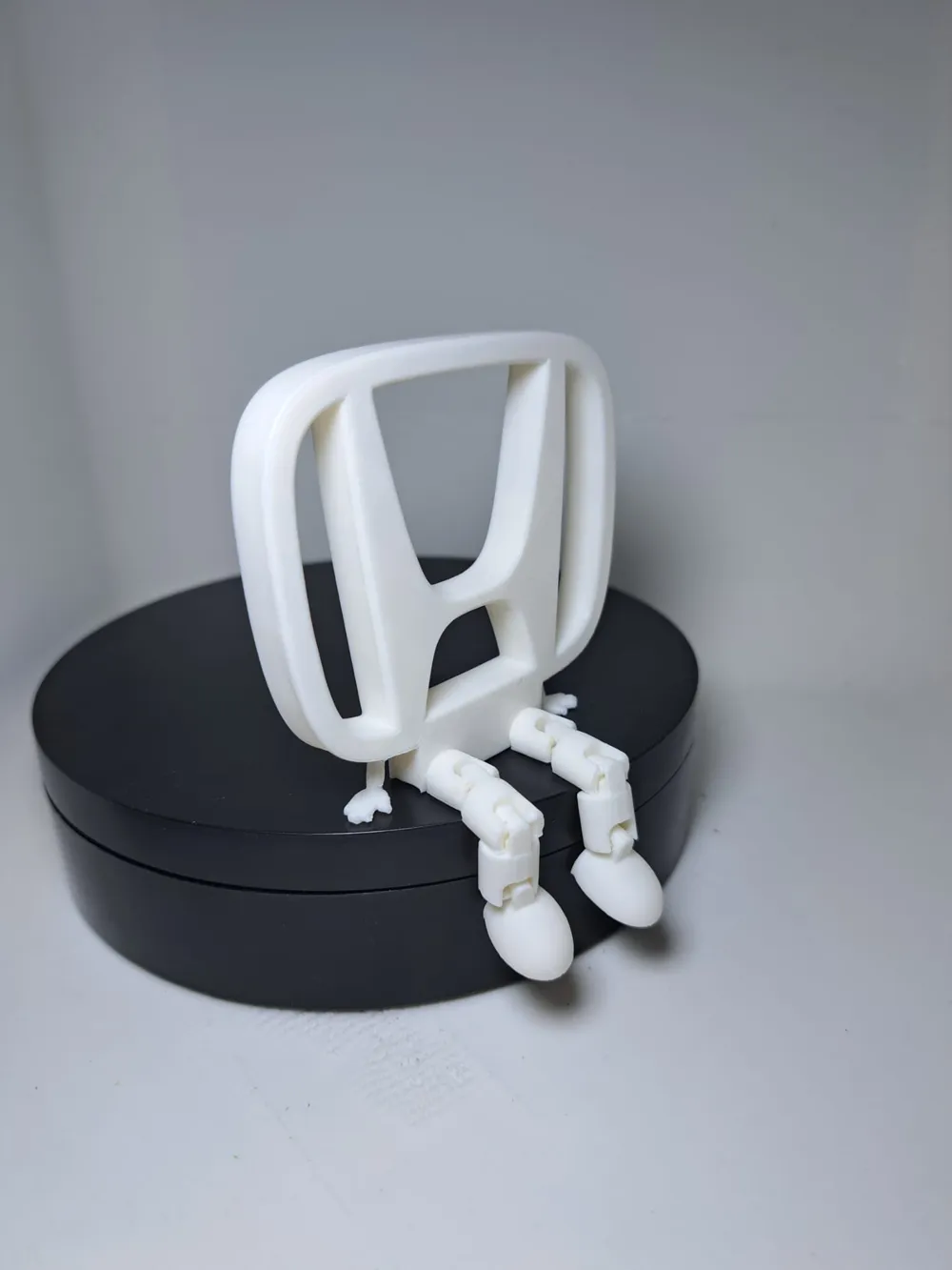 Honda logo with flexi legs by PipodV 3D MakerWorld: Download Free 3D Models