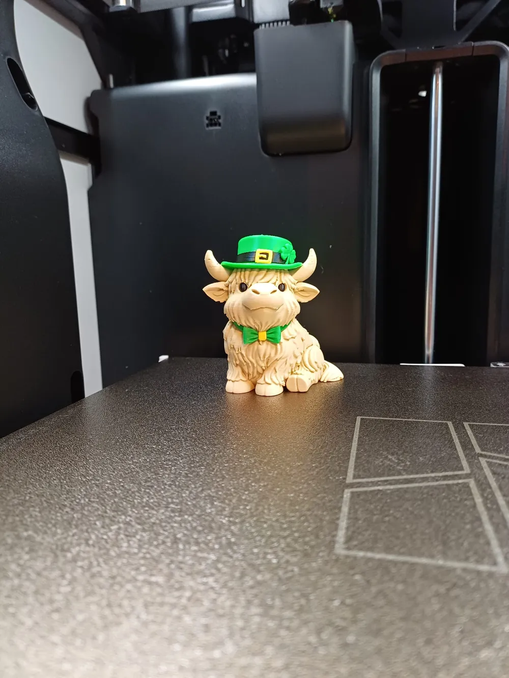St. Patrick’s Day Highland Cow - Free 3D Print Model - MakerWorld