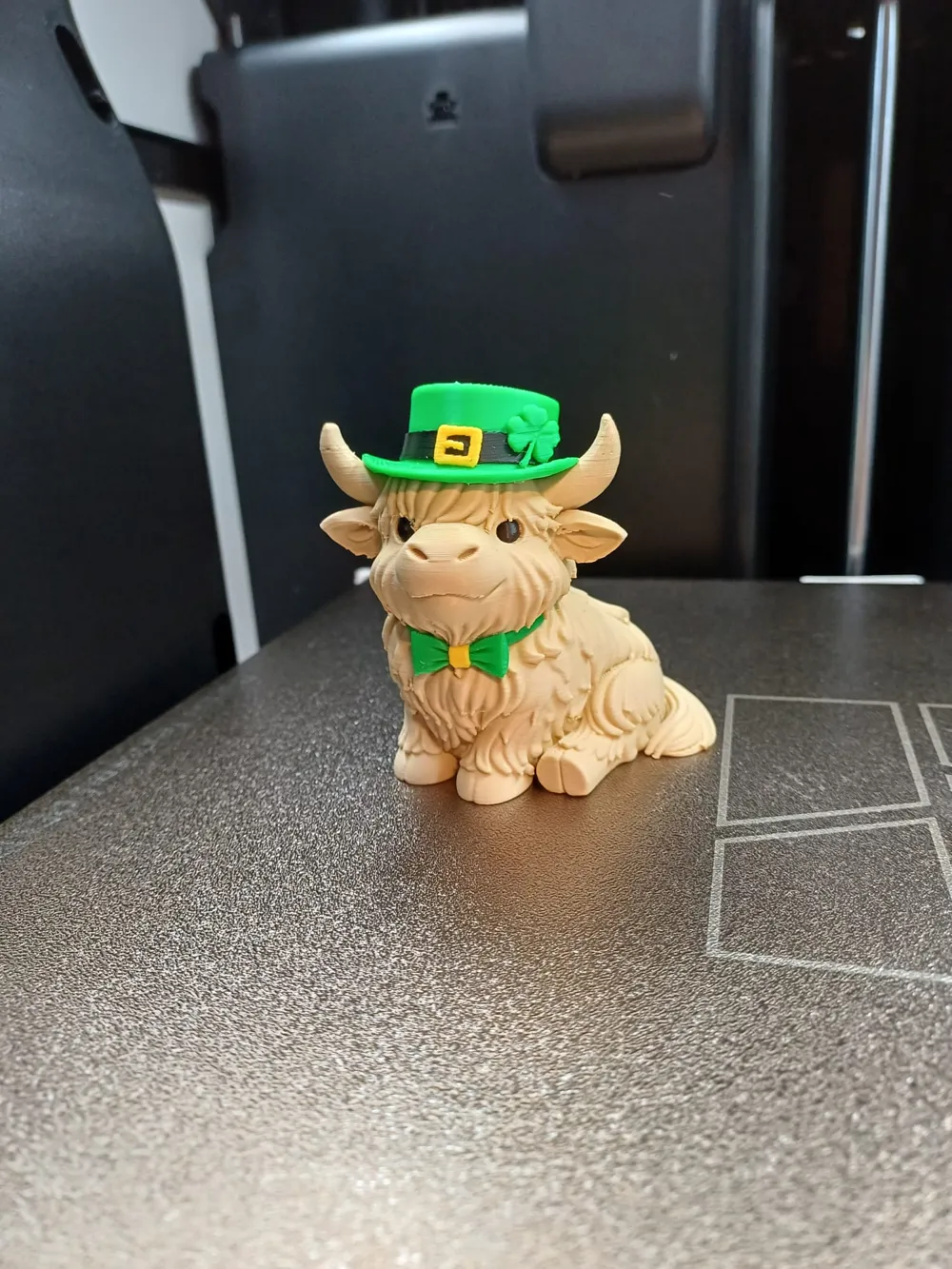 St. Patrick’s Day Highland Cow - Free 3D Print Model - MakerWorld