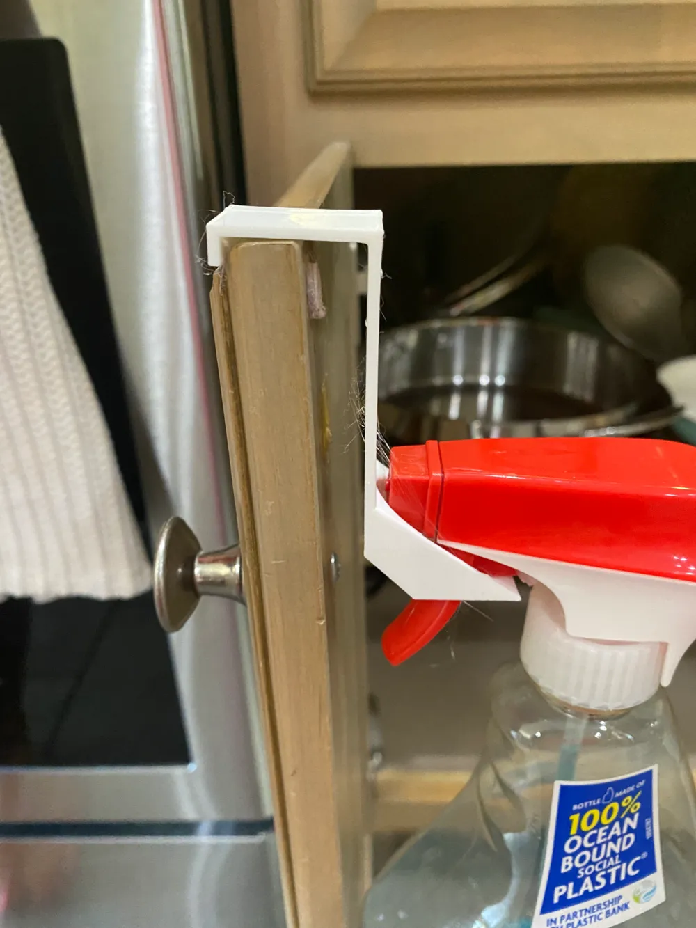 Cabinet Door Spray Bottle Hanger by Simply Engineering - MakerWorld