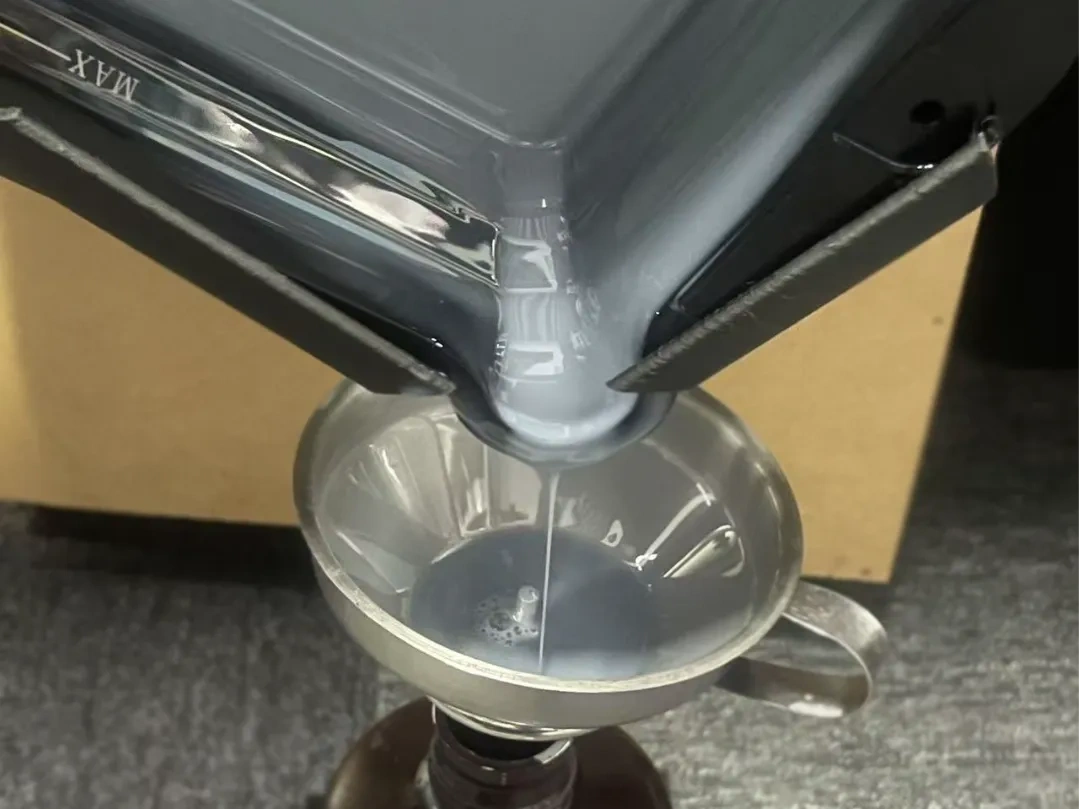 Liquid resin recycling device resin recovery to resin bottle funnel ...