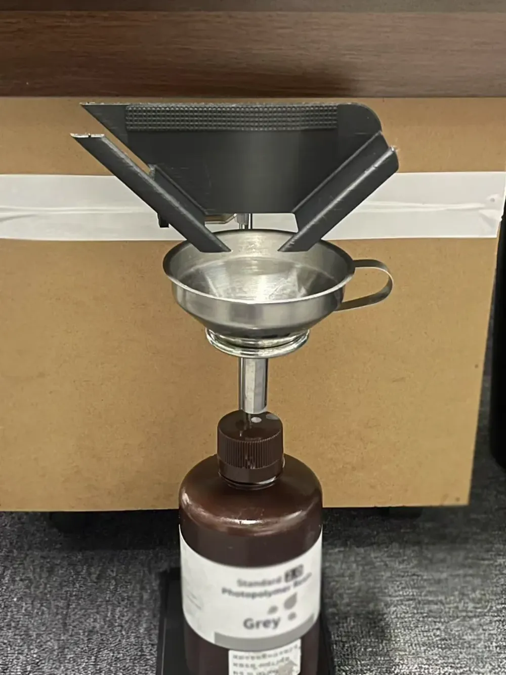 Liquid resin recycling device resin recovery to resin bottle funnel ...