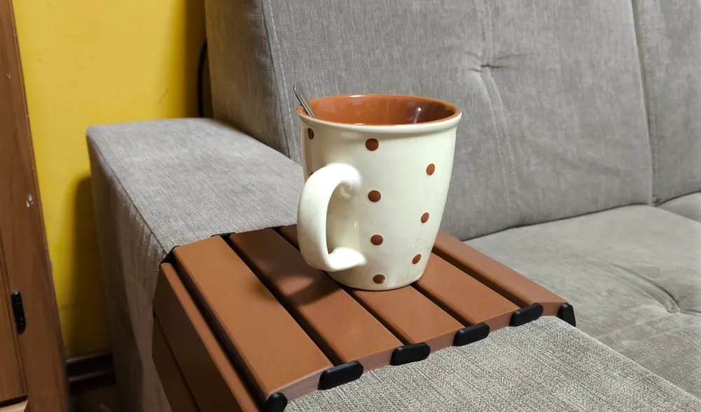 Flexible sofa arm table for your cup - Free 3D Print Model - MakerWorld