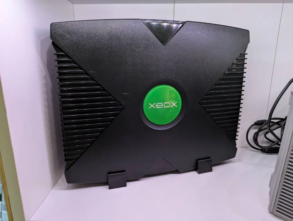Xbox original vertical display stand by Melkin MakerWorld: Download ...