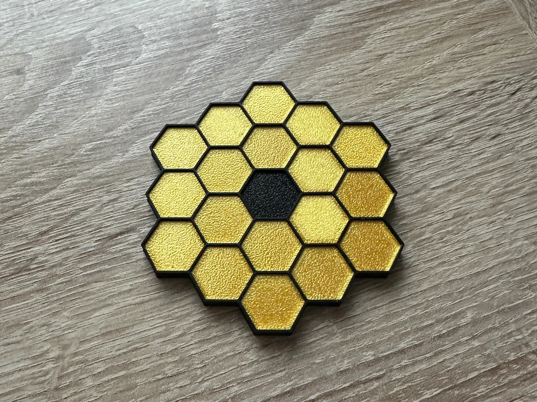 Table coaster with honeycomb look - Free 3D Print Model - MakerWorld