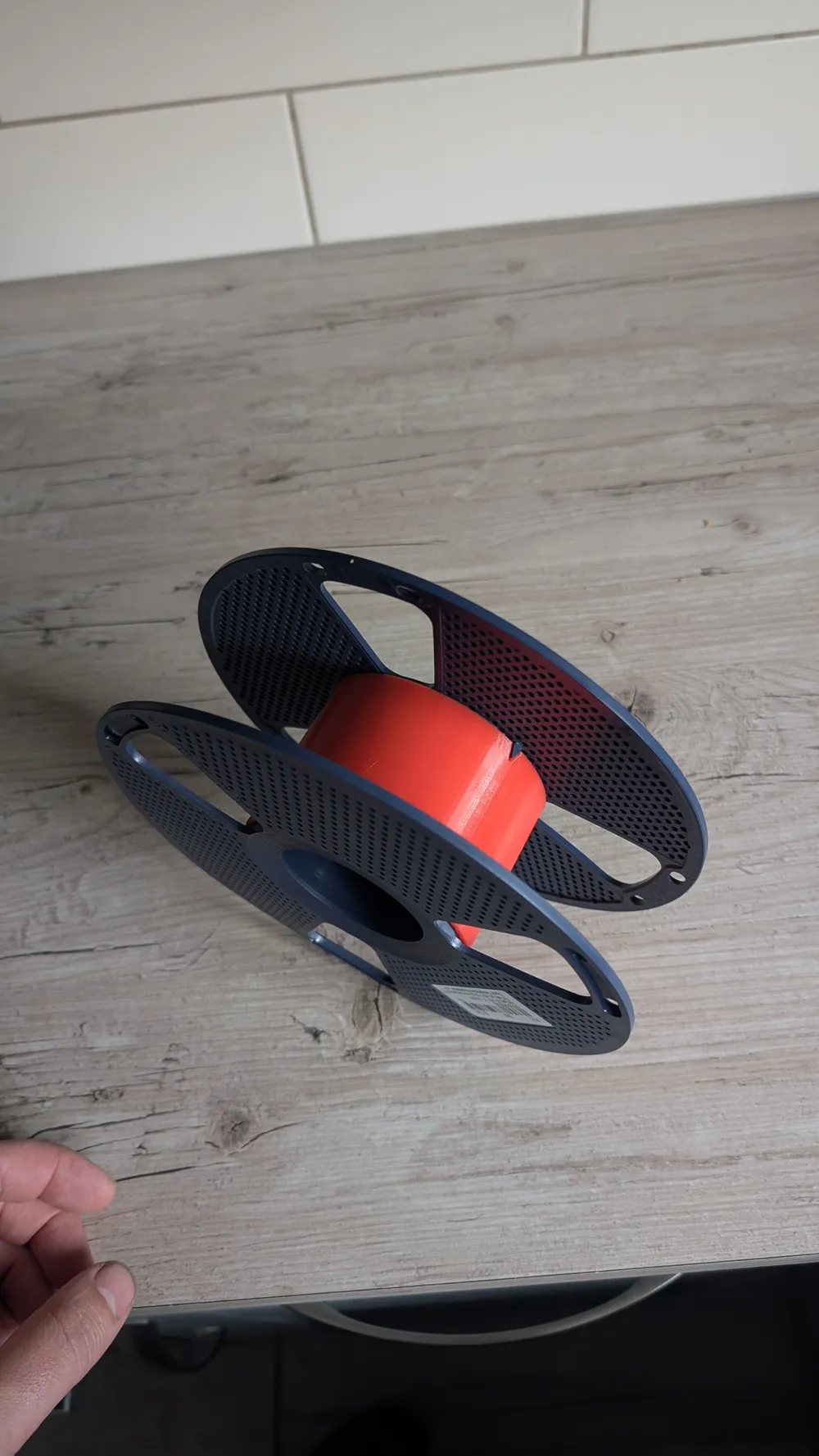 Sunlu Spool core with filament clip. - Free 3D Print Model - MakerWorld