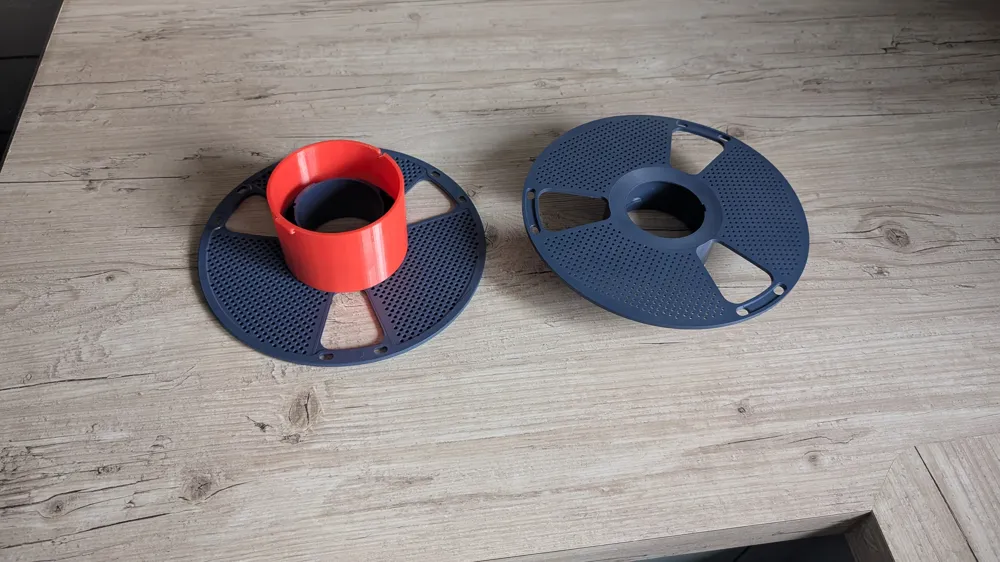 Sunlu Spool core with filament clip. - Free 3D Print Model - MakerWorld