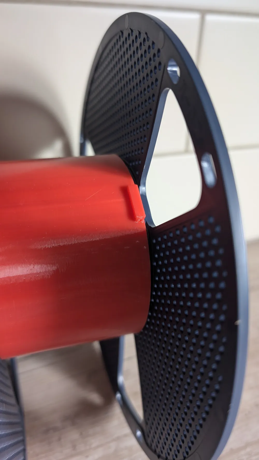 Sunlu Spool core with filament clip. - Free 3D Print Model - MakerWorld