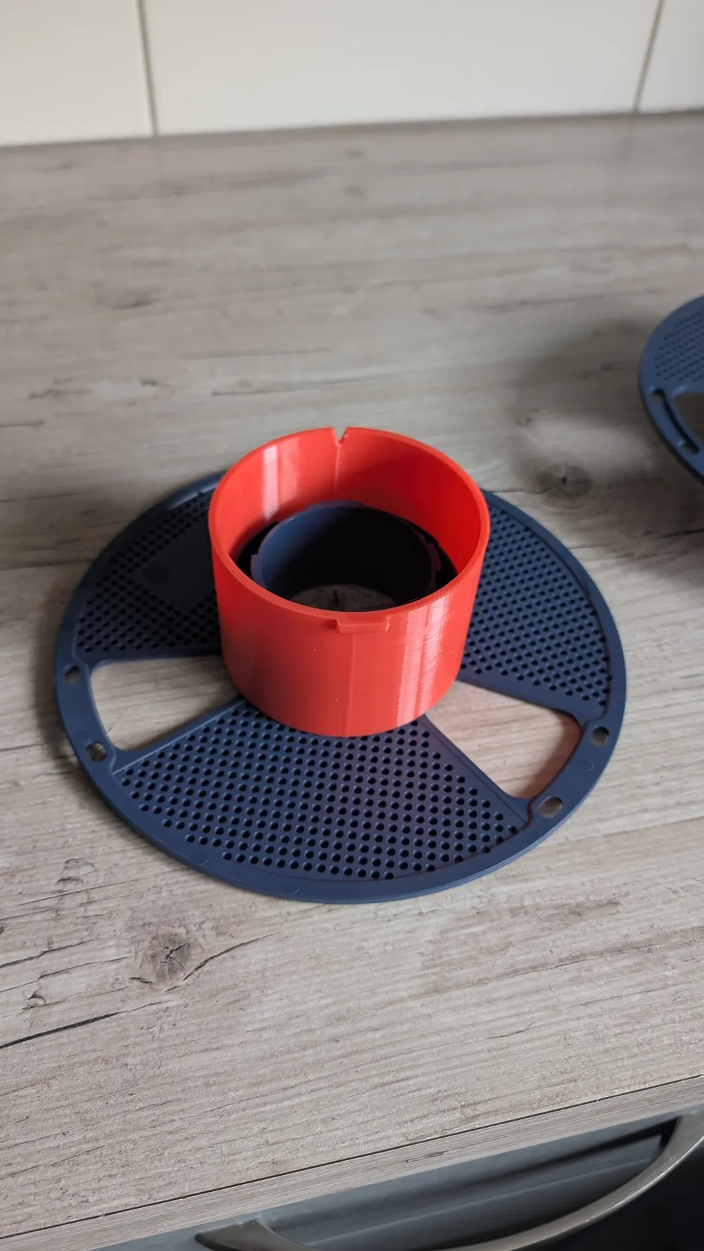 Sunlu Spool core with filament clip. - Free 3D Print Model - MakerWorld