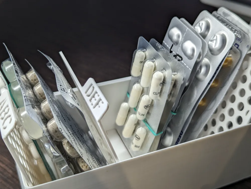 Gridfinity Pill Blister Organizer with Index Cards by MrStolarsky ...