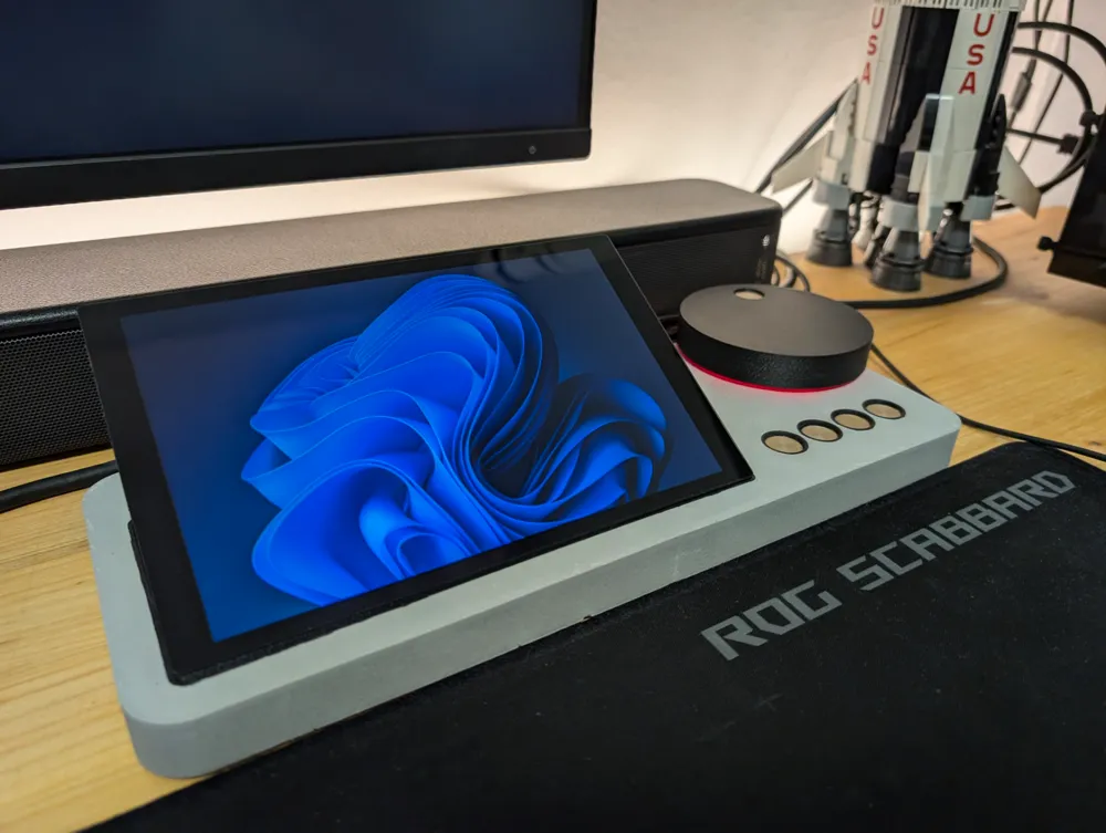 MEDIA DECK - Desk companion by DaWag - MakerWorld