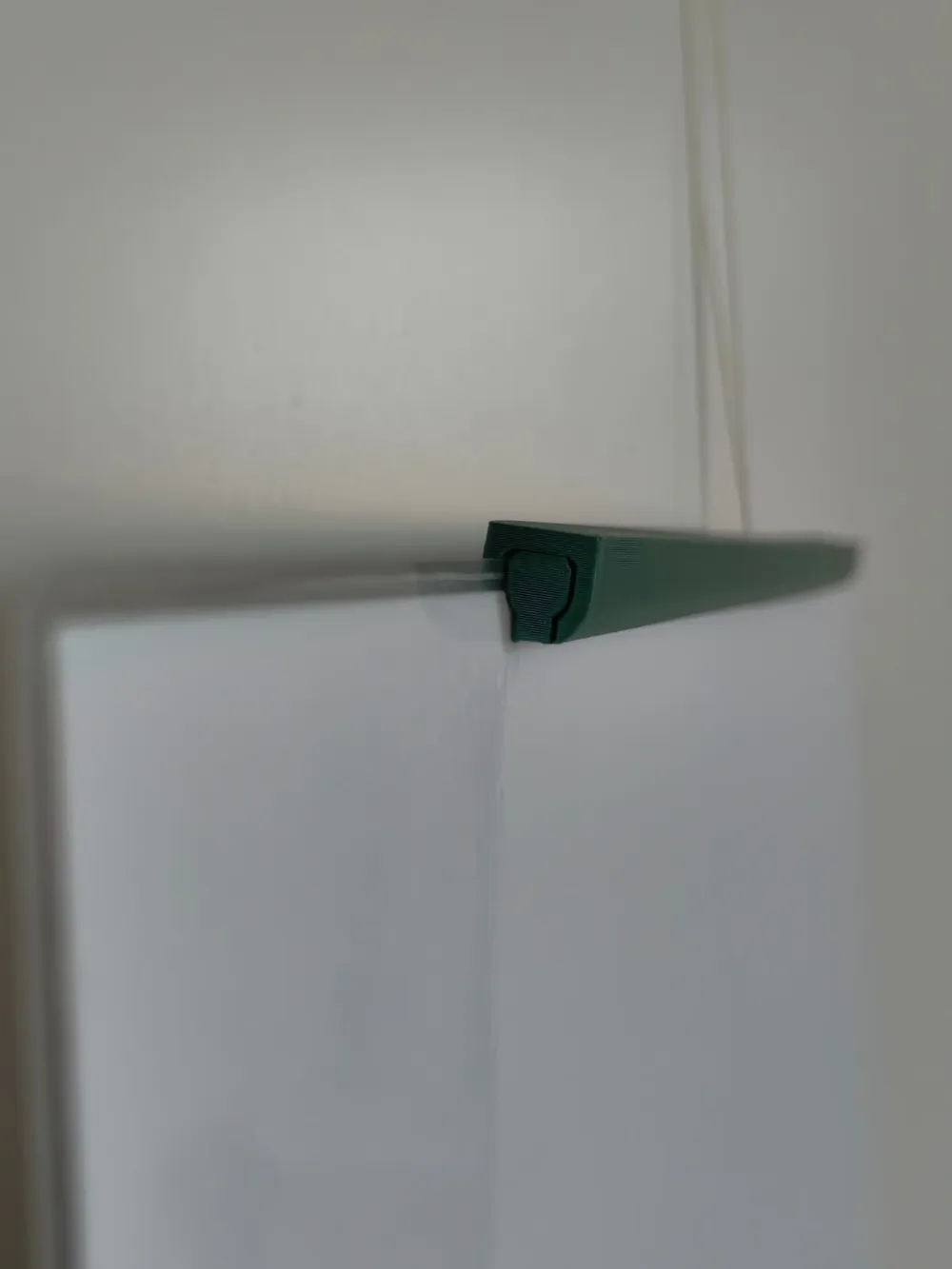 Clamping Rail / Poster Holder - Free 3D Print Model - MakerWorld