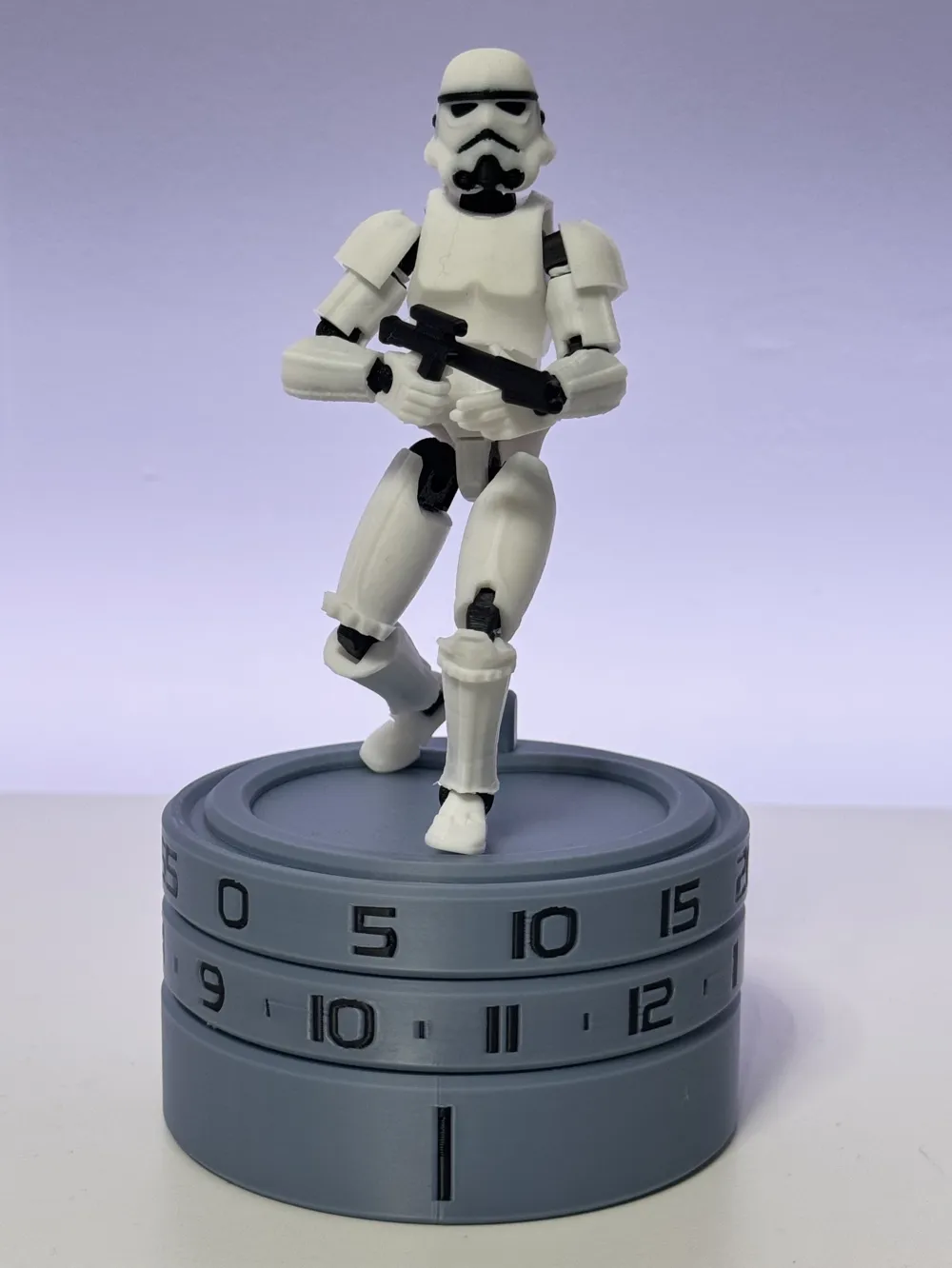 Desk clock for your benchy, figure or sculpture by cP3D MakerWorld ...