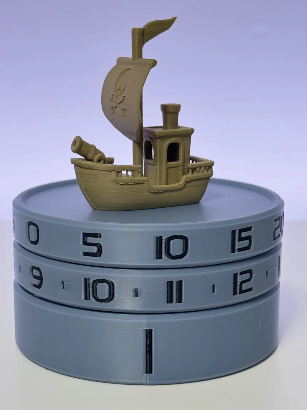 Desk clock for your benchy, figure or sculpture by cP3D MakerWorld: Download Free 3D Models
