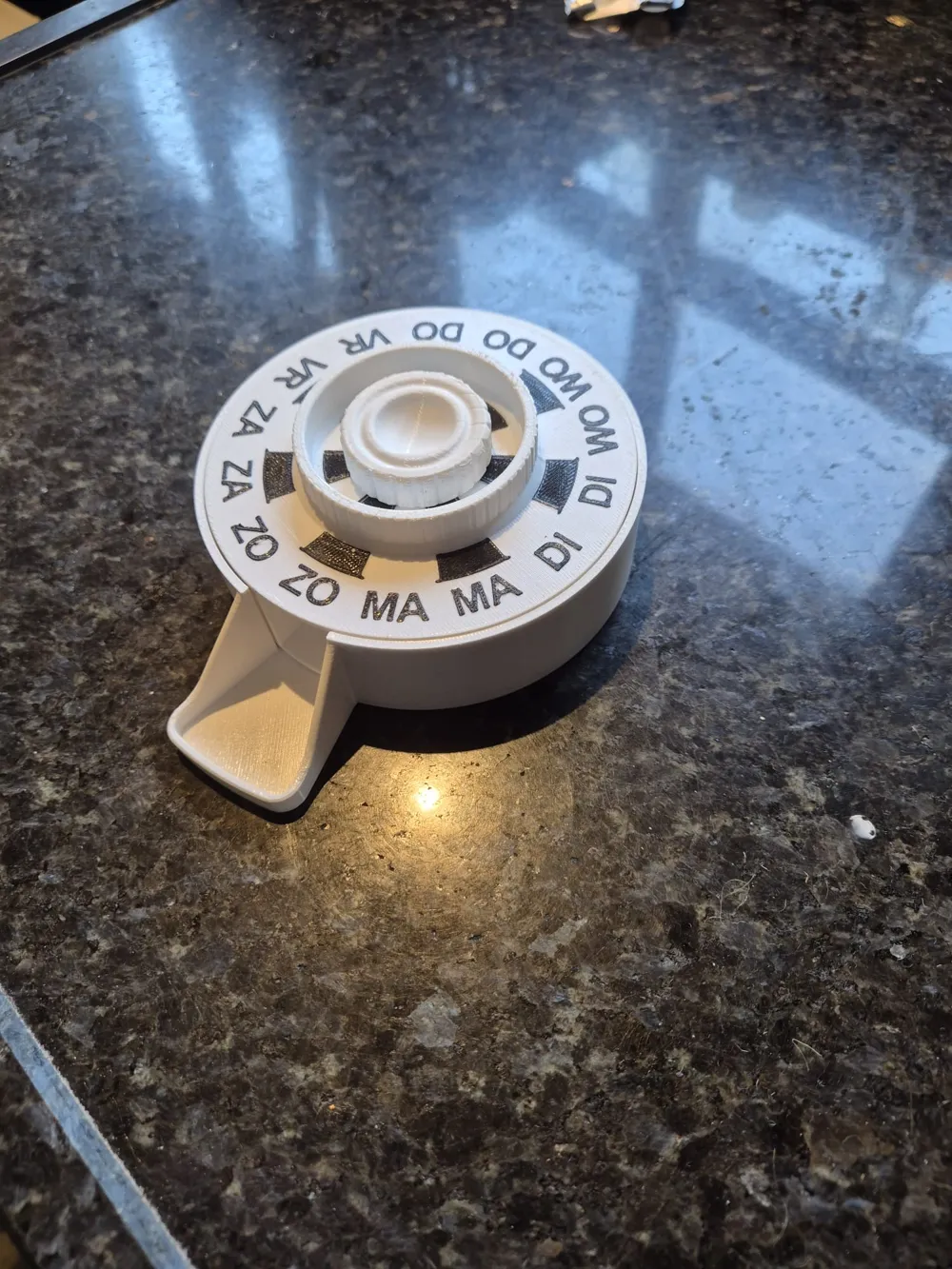 Pillbox with dutch annotations - Free 3D Print Model - MakerWorld