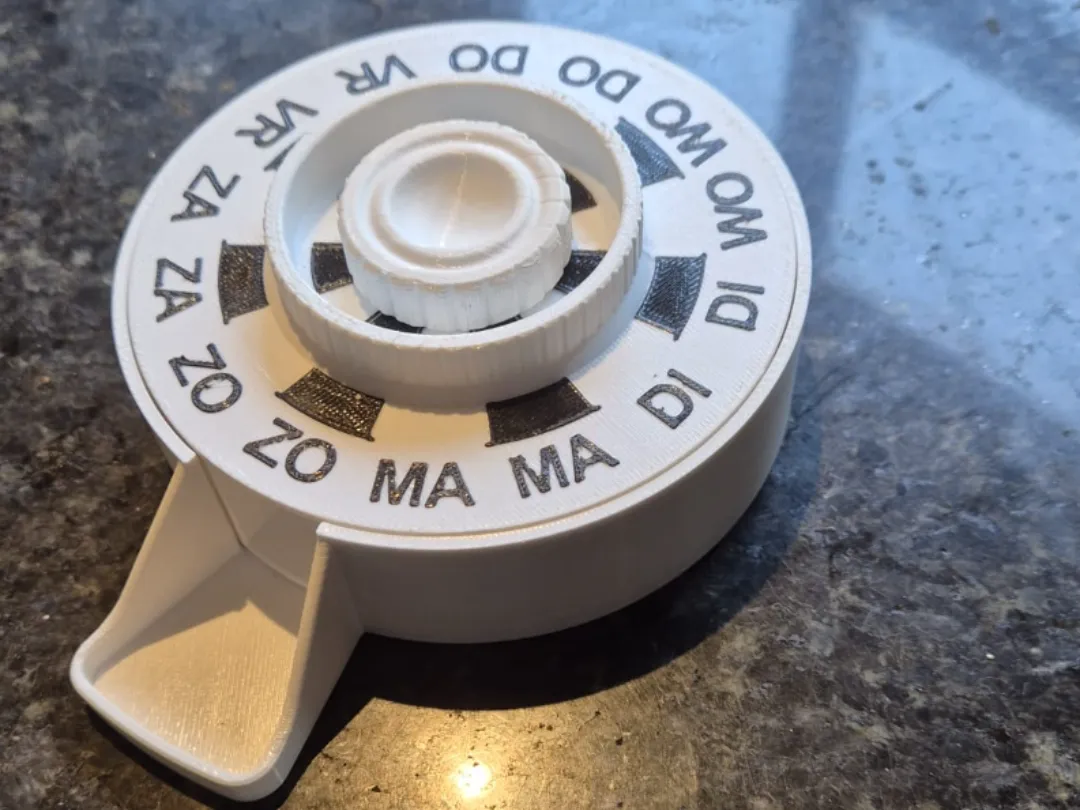 Pillbox with dutch annotations - Free 3D Print Model - MakerWorld