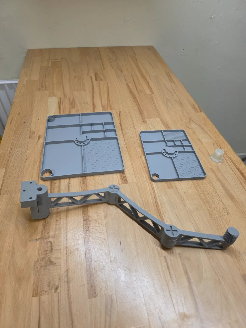 Articulated Tech Tray - Free 3D Print Model - MakerWorld