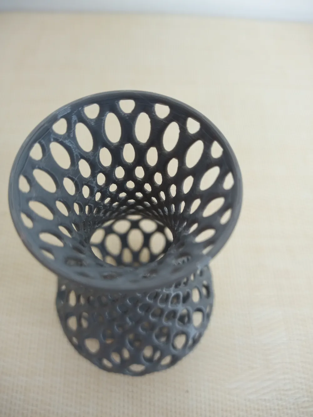 Vase with oval holes for cottonweed - Free 3D Print Model - MakerWorld