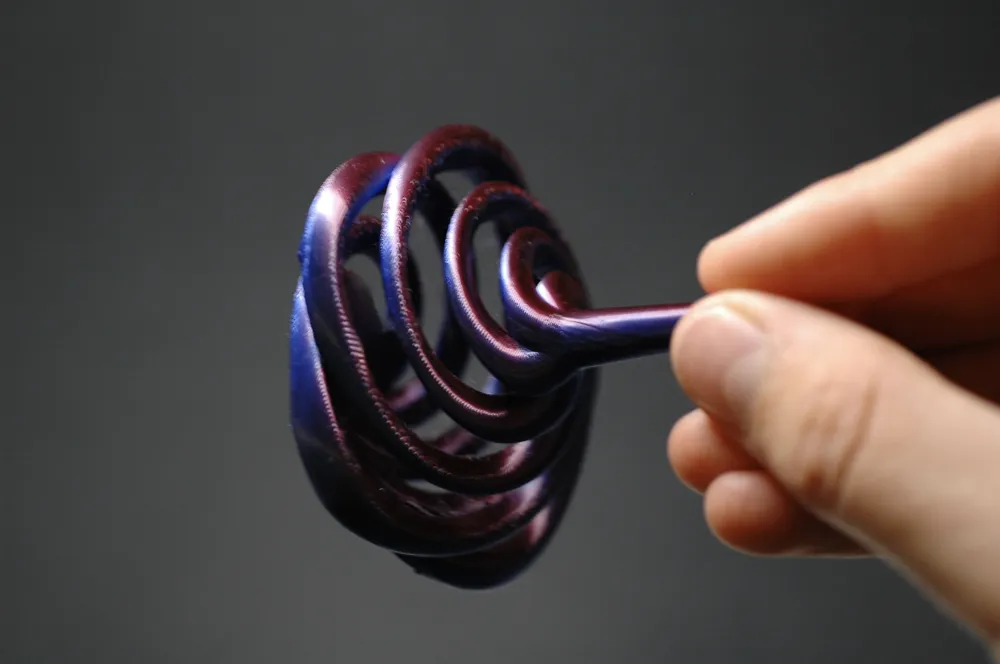 Helix petal spinning top - Free 3D Print Model - MakerWorld