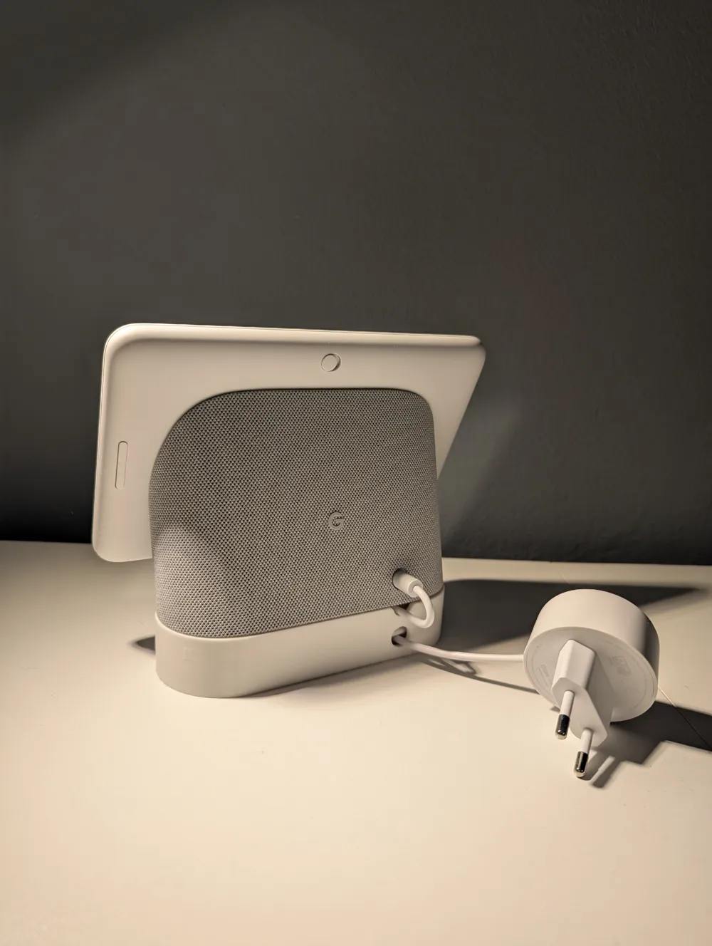 Google Nest Hub 2 Stand – Keep Your Cables Tidy - Free 3D Print Model ...
