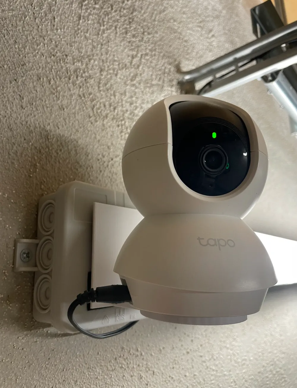 TP-Link Tapo C200 - Flat mount by Luca L. - MakerWorld