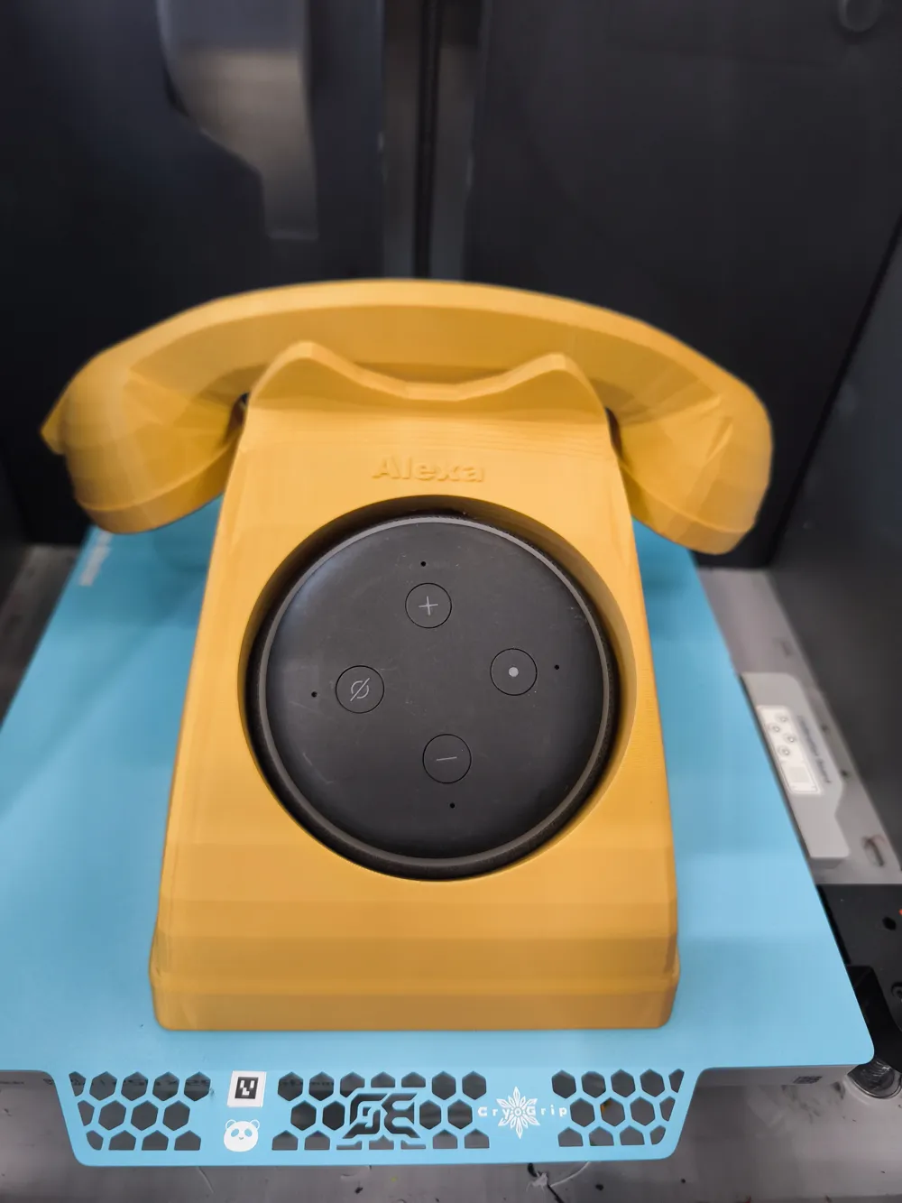 Alexa Eco Dot Old phone case by Creatività in 3D MakerWorld: Download ...