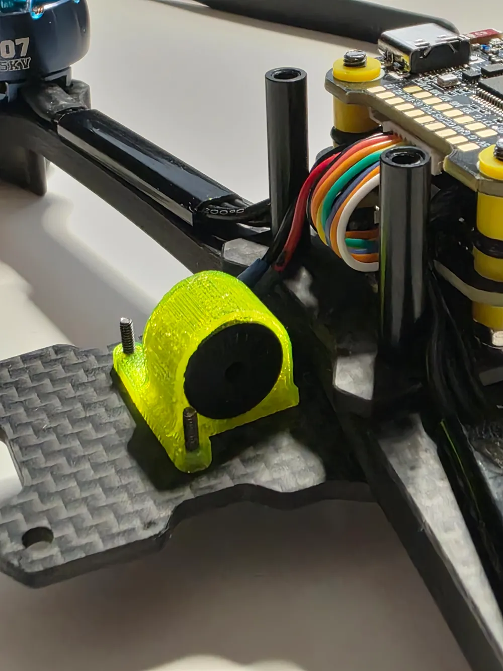 SpeedyBee Mario 5 frame front buzzer holder by Ranno Randmaa - MakerWorld