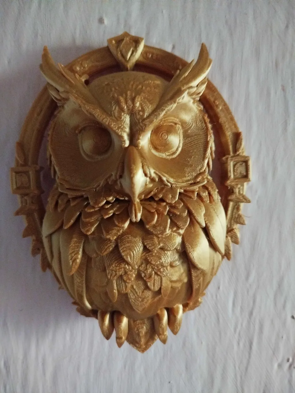 Golden Owl Crest by Jeryoart MakerWorld: Download Free 3D Models