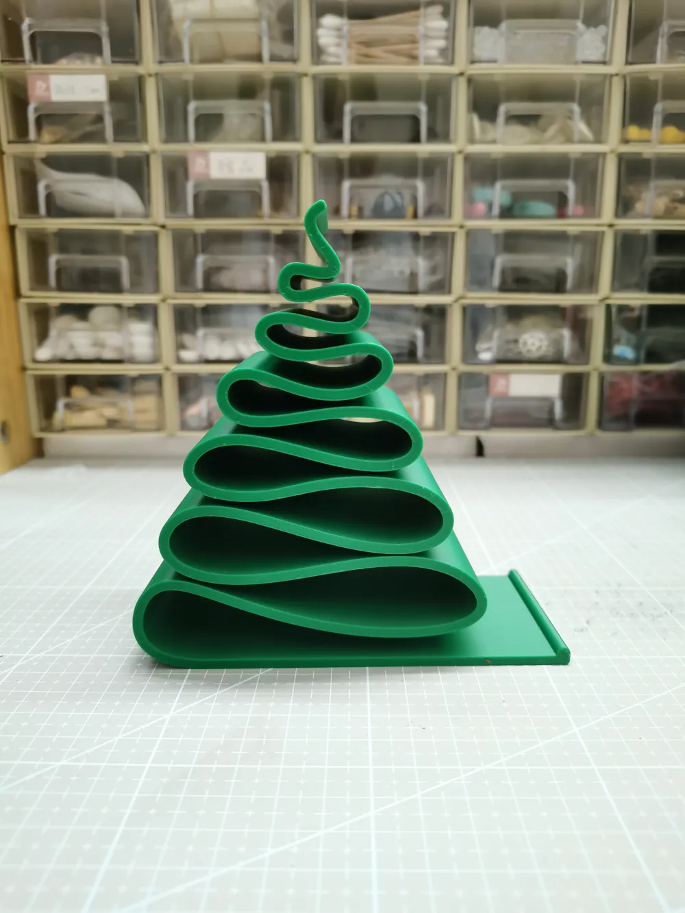 Foldable Ribbon Christmas Tree Phone Stand - Free 3D Print Model ...