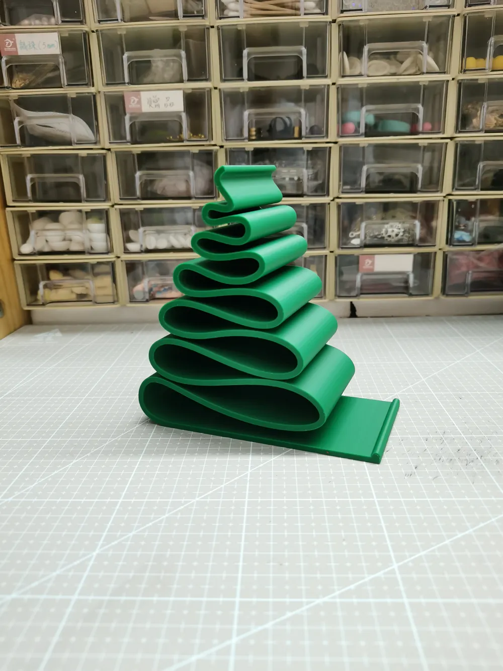Foldable Ribbon Christmas Tree Phone Stand - Free 3D Print Model ...