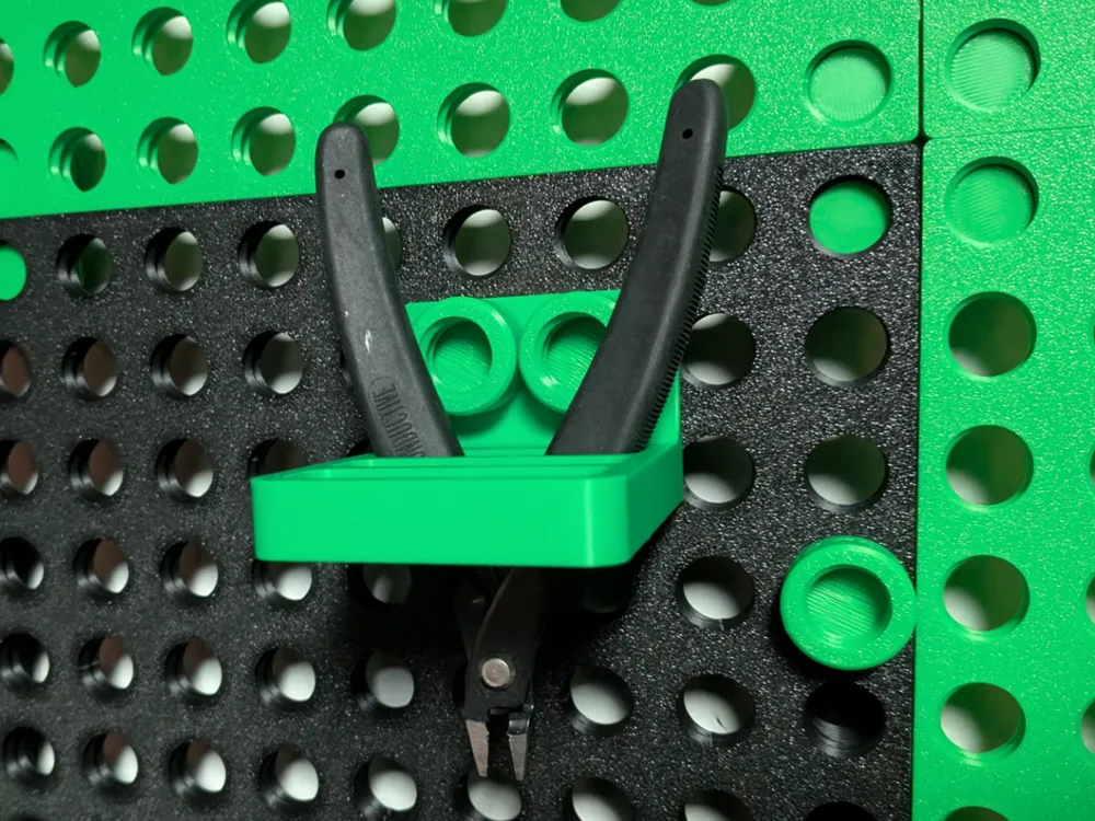 Plier/Wire cutter holder for threadboards by Lombardi DesignsMakerWorld ...