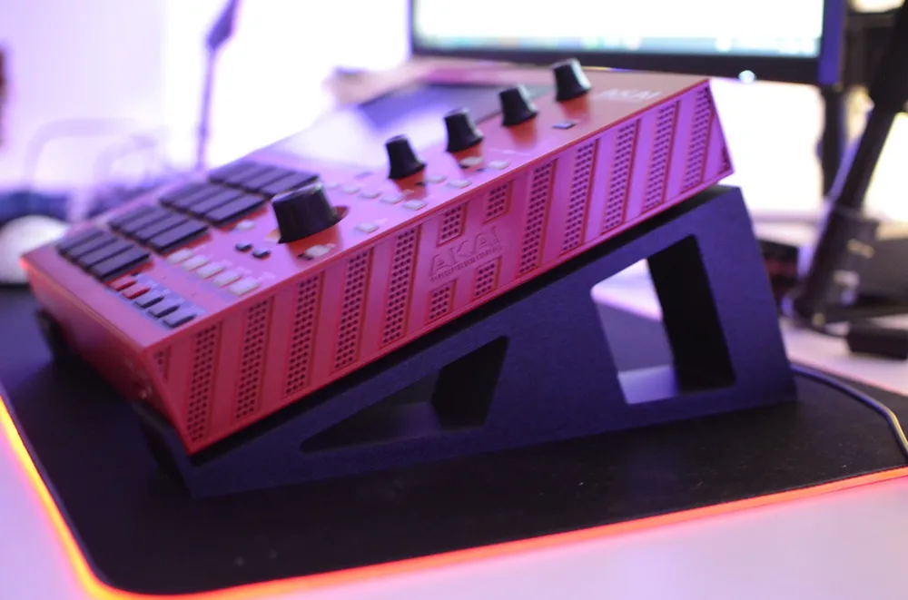 Akai Mpc one + Supporto per mixer - Free 3D Print Model - MakerWorld