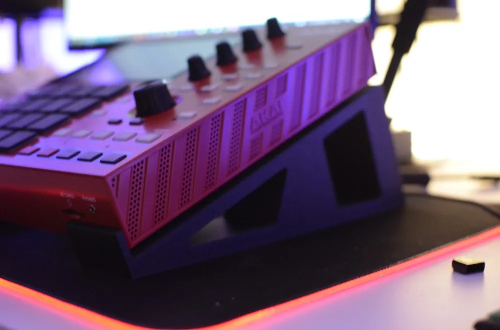 Akai Mpc one + Supporto per mixer - Free 3D Print Model - MakerWorld